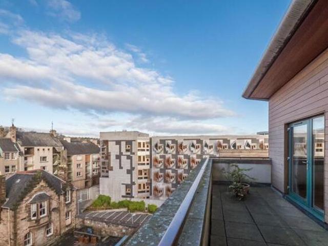 4 Bedroom Flat For Rent In The Park, Edinburgh