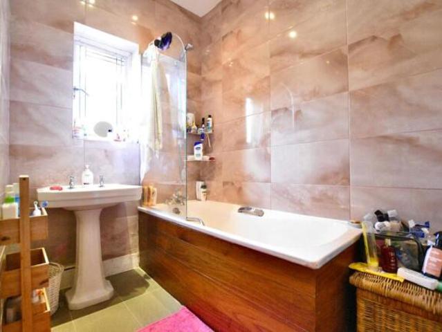 4 bedroom flat for rent in Valentine Mansions, Winchmore Hill, N21