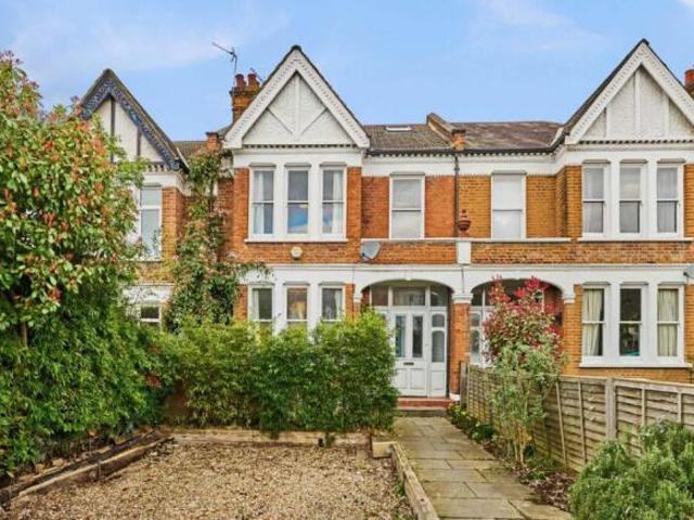 4 bedroom flat for rent in Valley Road, Streatham, SW16
