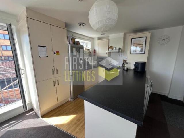4 bedroom flat for rent in Vaughan Way, City Centre, LE1