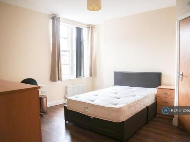 4 bedroom flat for rent in Victoria Avenue, Leicester, LE2