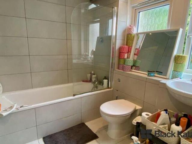 4 bedroom flat for rent in Victoria Rise, Clapham Common SW4