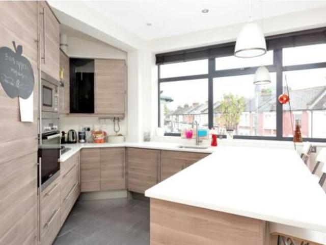 4 bedroom flat for rent in Villiers Road Willesden Green NW2