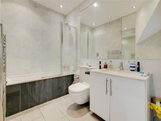 4 bedroom flat for rent in Villiers Road, Willesden Green, NW2