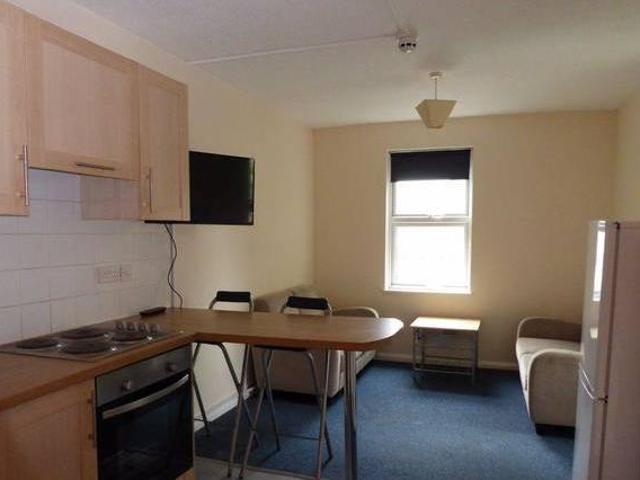 4 bedroom flat for rent in Wells Road Central P1238 BA2
