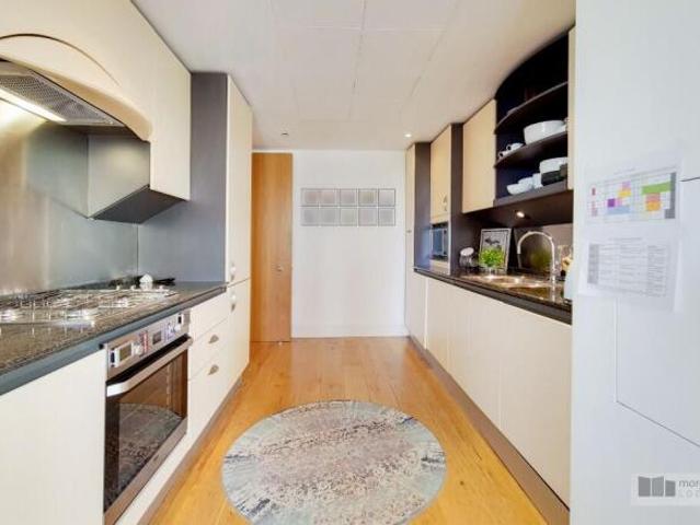 4 bedroom flat for rent in Westferry Circus, London, E14