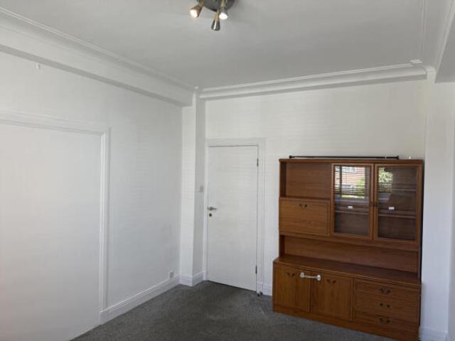 4 bedroom flat for rent in Windsor Court, NW11