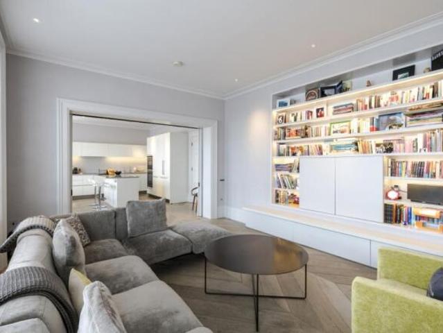 4 bedroom flat for rent in Wynnstay Gardens London W8