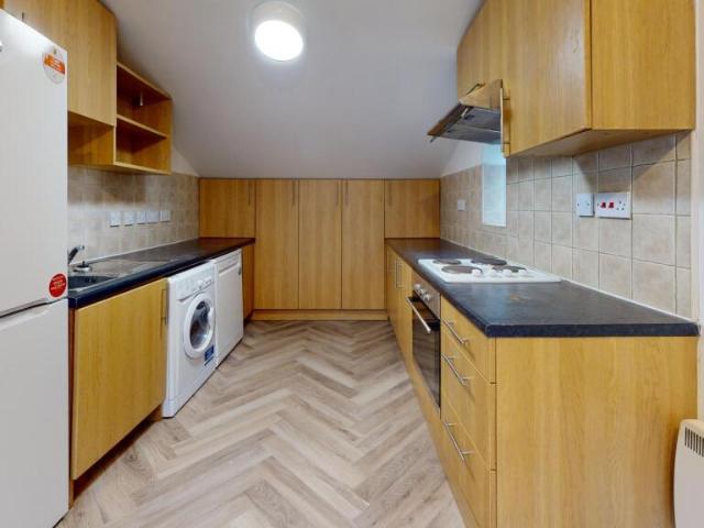 4 bedroom flat for rent in Yalta Court, Leeds, LS2