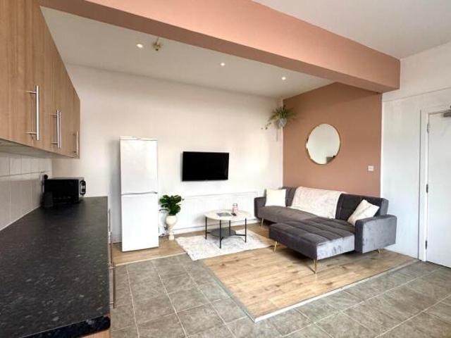 4 bedroom flat for rent in a Peveril Street 16845, Arboretum, East Midlands, NG7