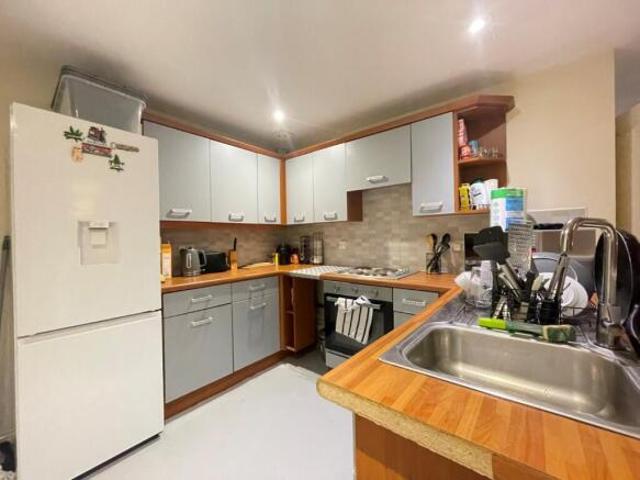 4 bedroom flat for rent in Abbots Mews, Burley, Leeds, LS4