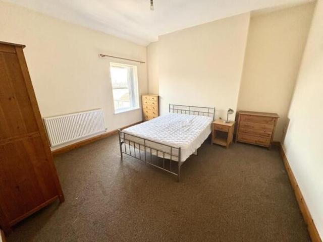4 bedroom flat for rent in Aigburth Road, St Michaels, Liverpool, L17