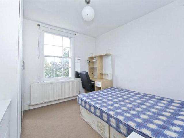 4 bedroom flat for rent in Albert Street, Camden, NW1