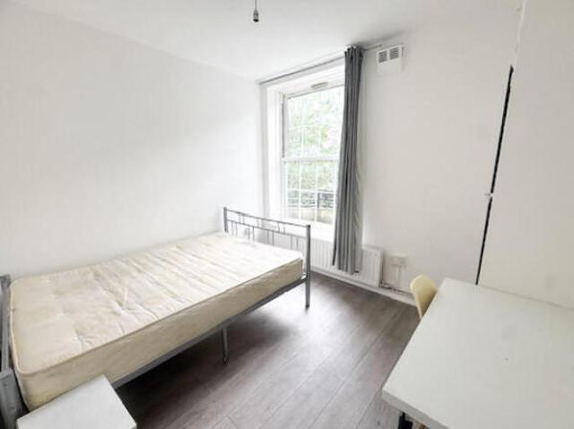 4 bedroom flat for rent in Alverstone House, Kennington Park Road, London, SE11