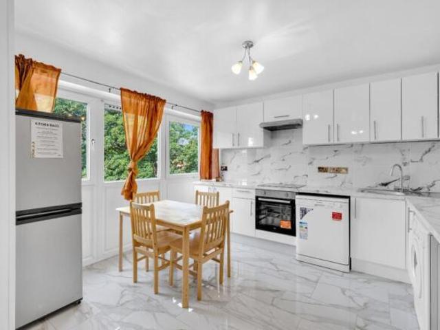 4 bedroom flat for rent in Arabella Drive, London, SW15