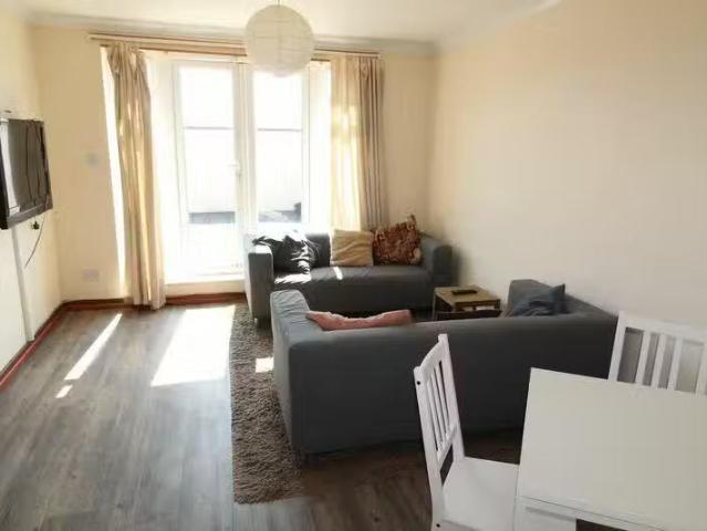 4 bedroom flat for rent in AVAILABLE SEPTEMBER 2025 4 Double.