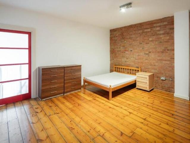 4 bedroom flat for rent in Back Church Lane, London, E1