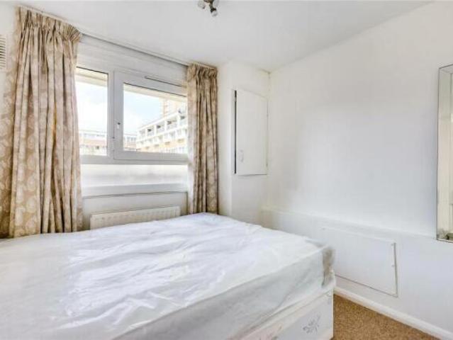 4 bedroom flat for rent in Badric Court, Yelverton Road, London SW11