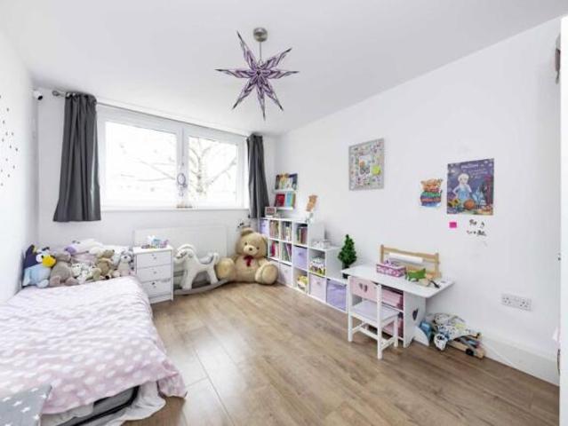 4 bedroom flat for rent in Battersea Bridge Road, Battersea, SW11