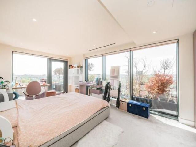 4 bedroom flat for rent in Beaufort Square, Colindale, NW9