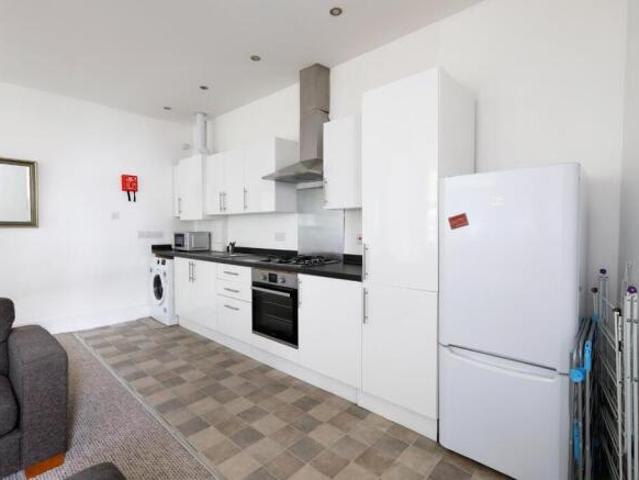 4 bedroom flat for rent in Bear Road, Brighton, BN2
