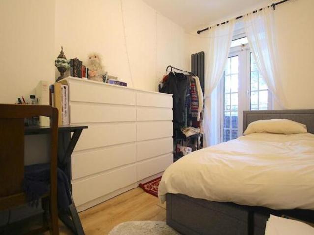 4 bedroom flat for rent in Bell Lane, E1