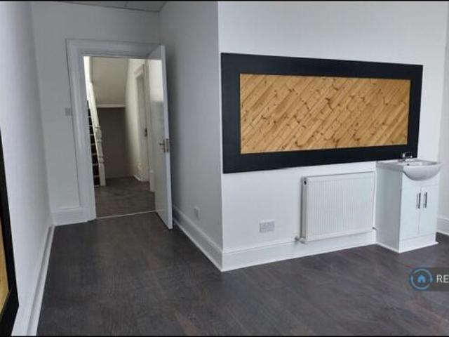 4 bedroom flat for rent in Beverley Road, Hull, HU5