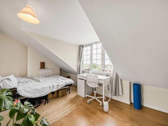 4 bedroom flat for rent in Broad Street, Teddington, TW11