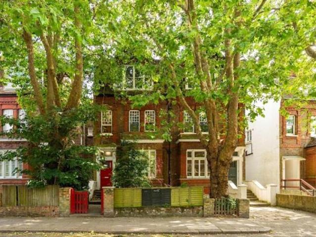 4 bedroom flat for rent in Broadhurst Gardens, London, NW6