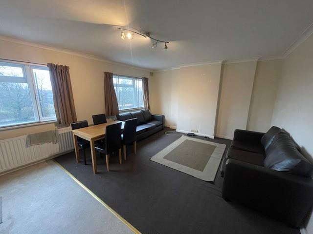 4 bedroom flat for rent in Bramley Road, Southgate, London, N14