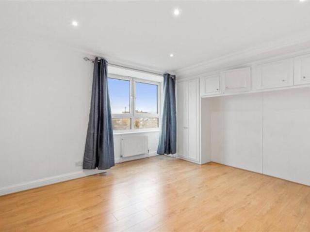 4 bedroom flat for rent in Brittany House, 261 Upper Richmond Road, SW15