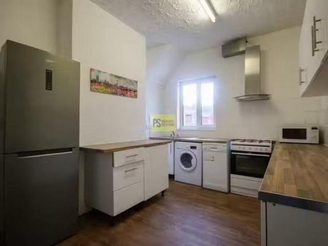 4 bedroom flat for rent in Bristol Road, Selly Oak, Birmingham.