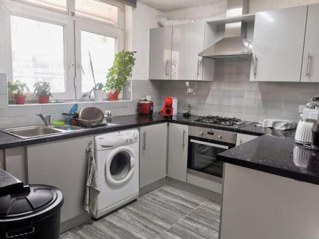 4 bedroom flat for rent in Cambridge Heath Road, Whitechapel, London, E1 5QR, E1