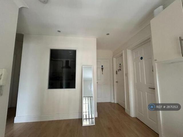 4 bedroom flat for rent in Camden Road, London, NW1
