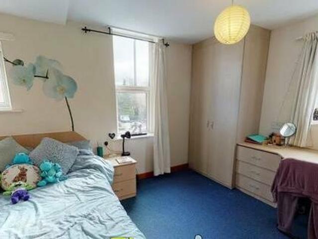 4 bedroom flat for rent in Cardigan Road Hyde Park Leeds LS6