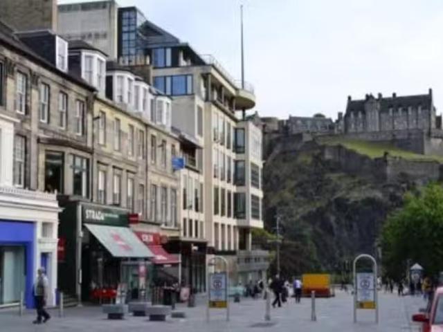 4 bedroom flat for rent in Castle Street, New Town, Edinburgh.