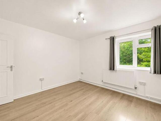 4 bedroom flat for rent in Chobham Gardens, London, SW19