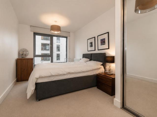4 bedroom flat for rent in Christian Street, London, E1
