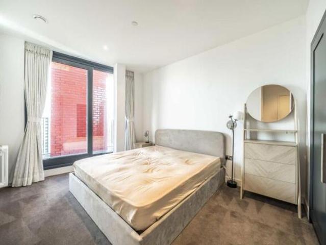 4 bedroom flat for rent in City Island Way, Canary Wharf, E14