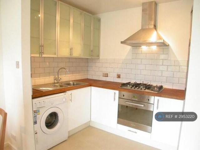 4 bedroom flat for rent in Clapham Common, London, SW4