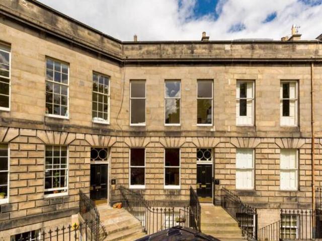 4 bedroom flat for rent in Claremont Crescent, New Town, Edinburgh, EH7