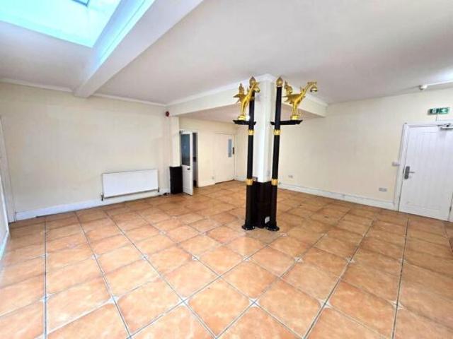 4 bedroom flat for rent in Clarence Street, Gloucester, GL1