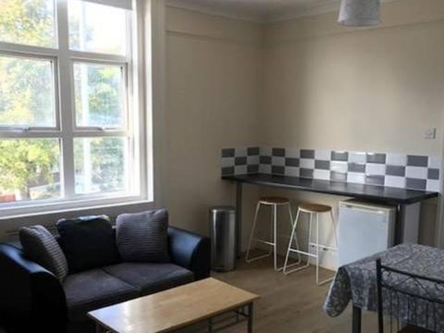 4 bedroom flat for rent in Clarendon Road Southsea PO5