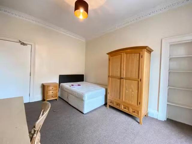 4 bedroom flat for rent in Clerk Street, Newington, Edinburgh.
