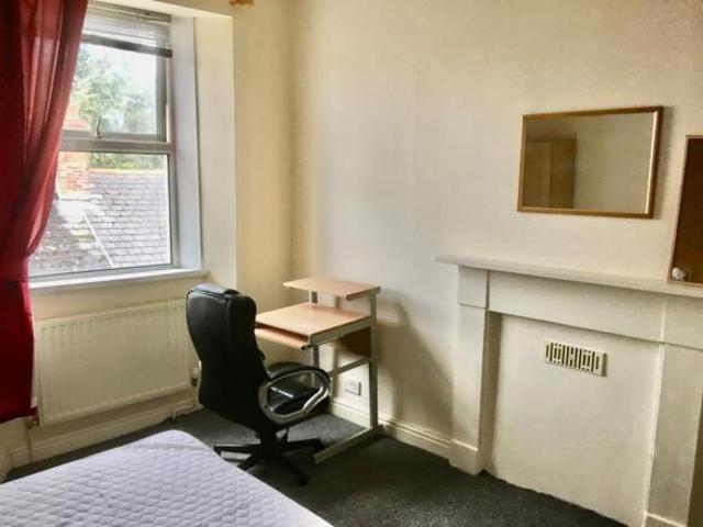 4 bedroom flat for rent in Clifton Place, Plymouth, PL4