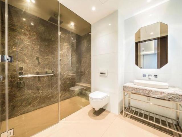 4 bedroom flat for rent in Crown Square, London, SE1
