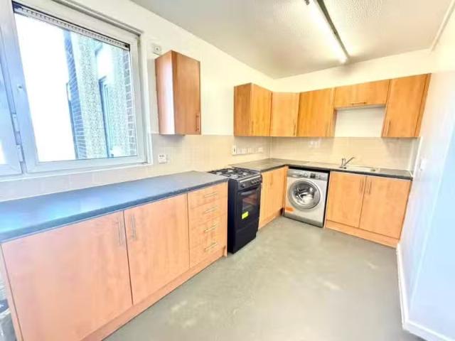 4 bedroom flat for rent in Crane House, Bow E3