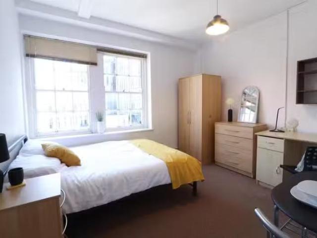 4 bedroom flat for rent in Cumberland Street, Bristol, BS2