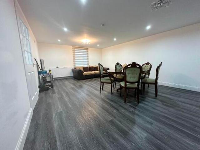 4 bedroom flat for rent in Cumbernauld Road, Mollinsburn, G67