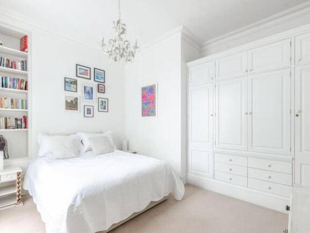 4 bedroom flat for rent in Drayton Gardens, South Kensington, London, SW10